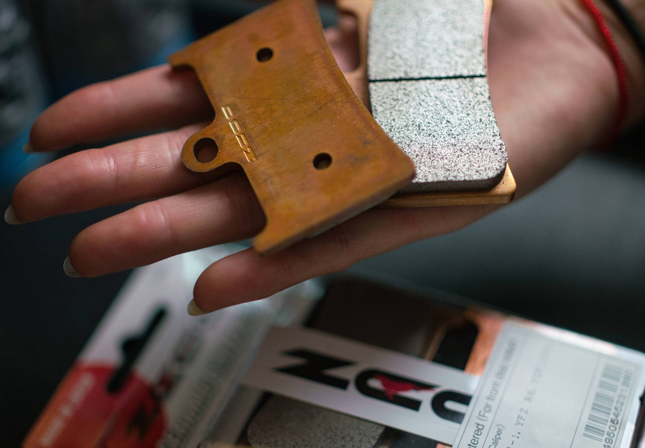 Pourquoi le rodage des plaquettes neuves est crucial ? - Street Moto Piece